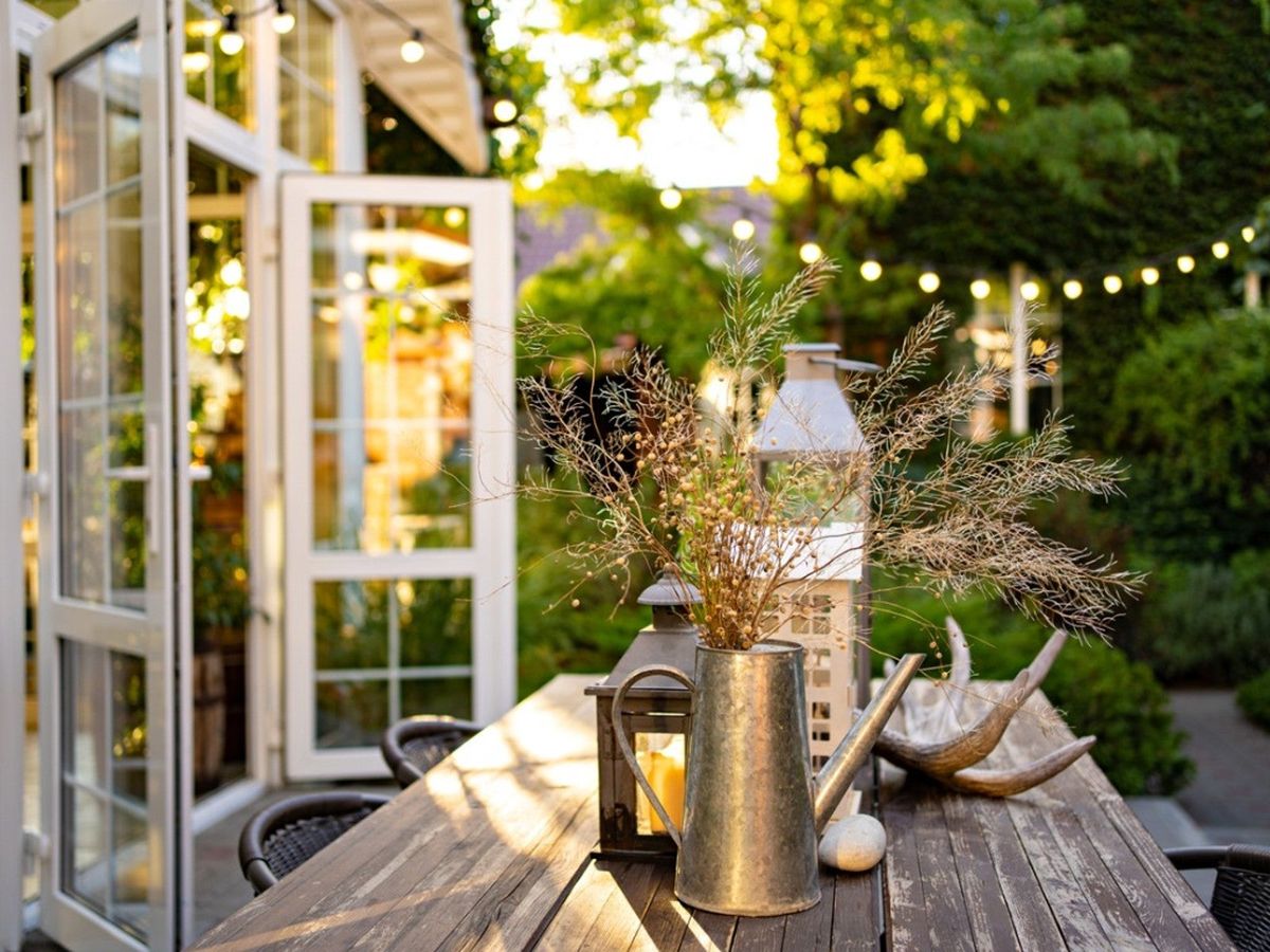 Creating A Farmhouse Style Garden And Outdoor Area | Gardening Know How