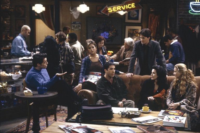 'Friends' Set Photos - Behind-the-Scenes 'Friends' Cast & Set Pictures ...