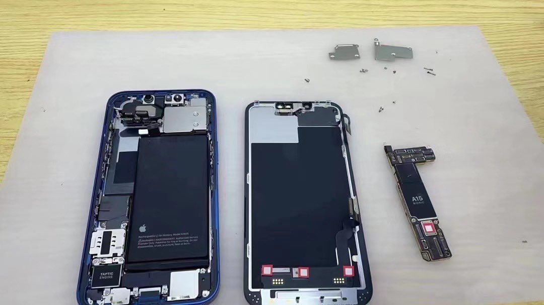 New iPhone 13 teardown images show a dramatically smaller Taptic Engine ...
