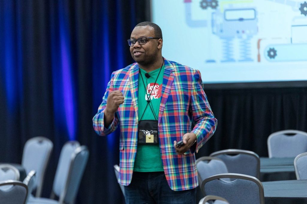 How A Director of Technology Keeps Students Connected | Tech & Learning