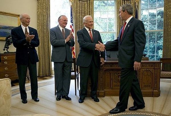 White House Rendezvous With Apollo 11 Crew | Space