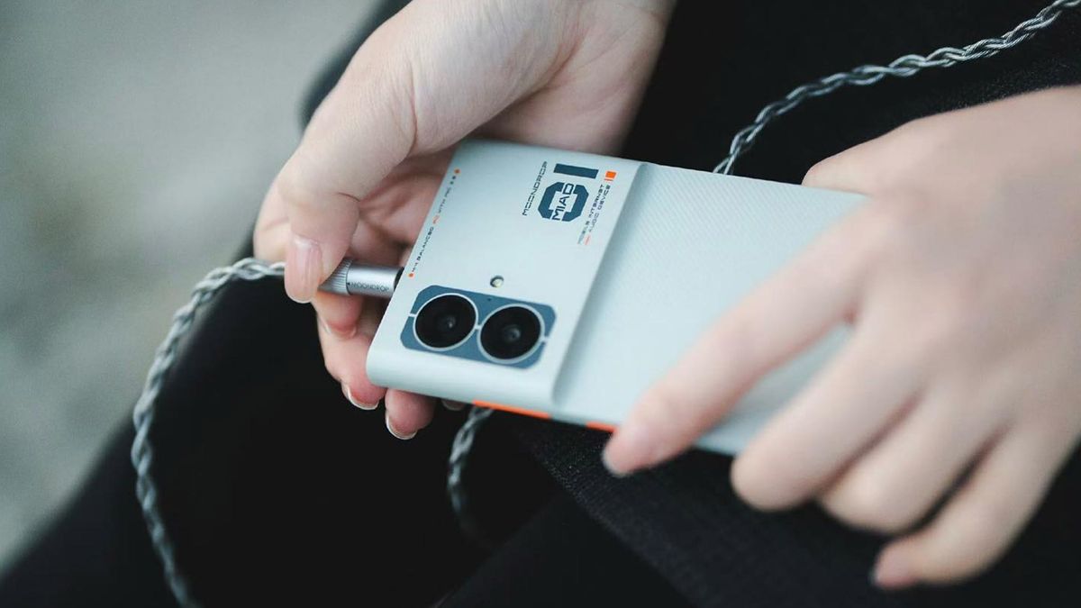 This Android phone for audiophiles offers a hi-res DAC, balanced output ...