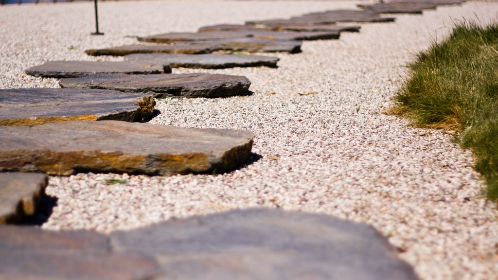 Pea gravel path ideas: 5 inspiring walkways | Homes and Gardens