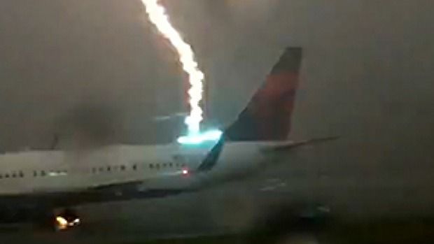 Plane struck by lightning while waiting to take off – video | The Week