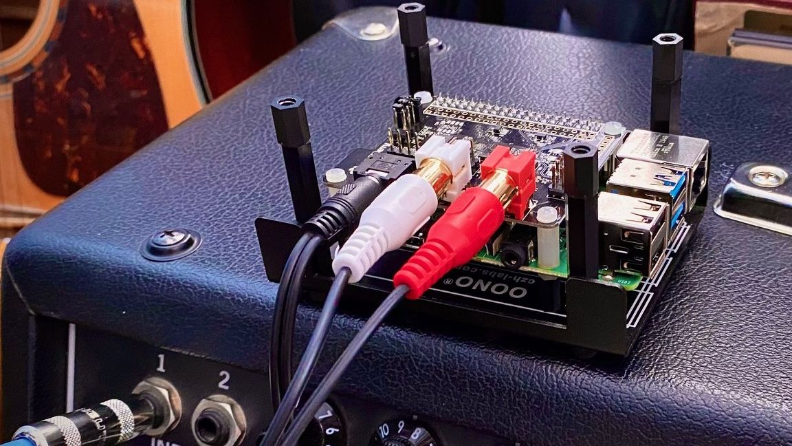 This Raspberry Pi Guitar Pedal Uses Machine Learning for Effects | Tom ...