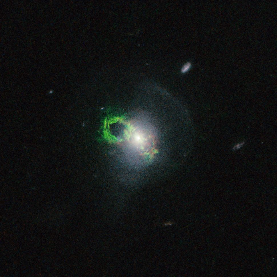 Glowing Green Space Cloud Photos by the Hubble Space Telescope | Space