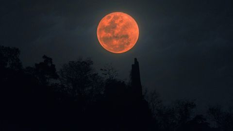 Why does the moon turn red during a total lunar eclipse? | Live Science