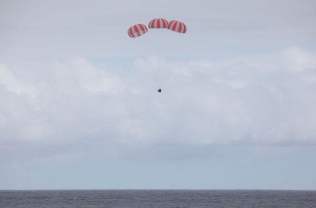Splashdown! SpaceX's Dragon Cargo Spaceship Returns to Earth | Space