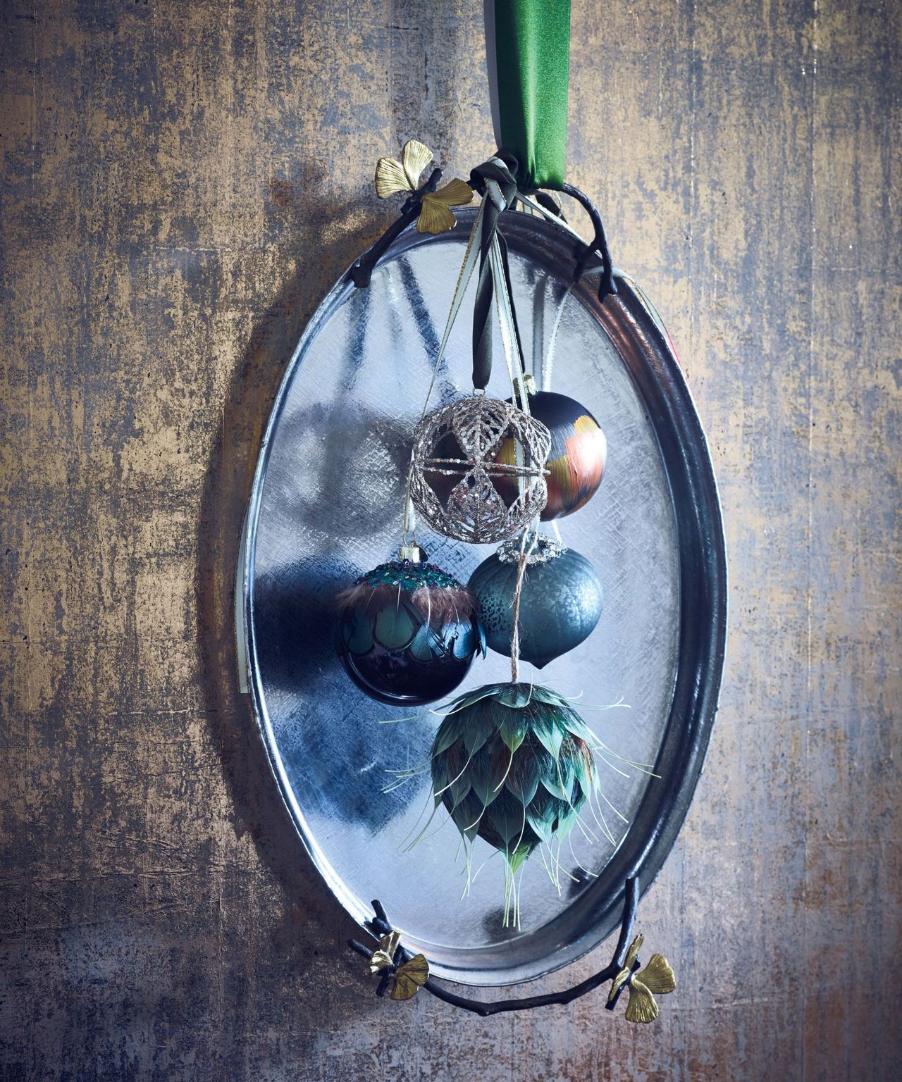 The Christmas ornament cluster trick will change how you decorate ...