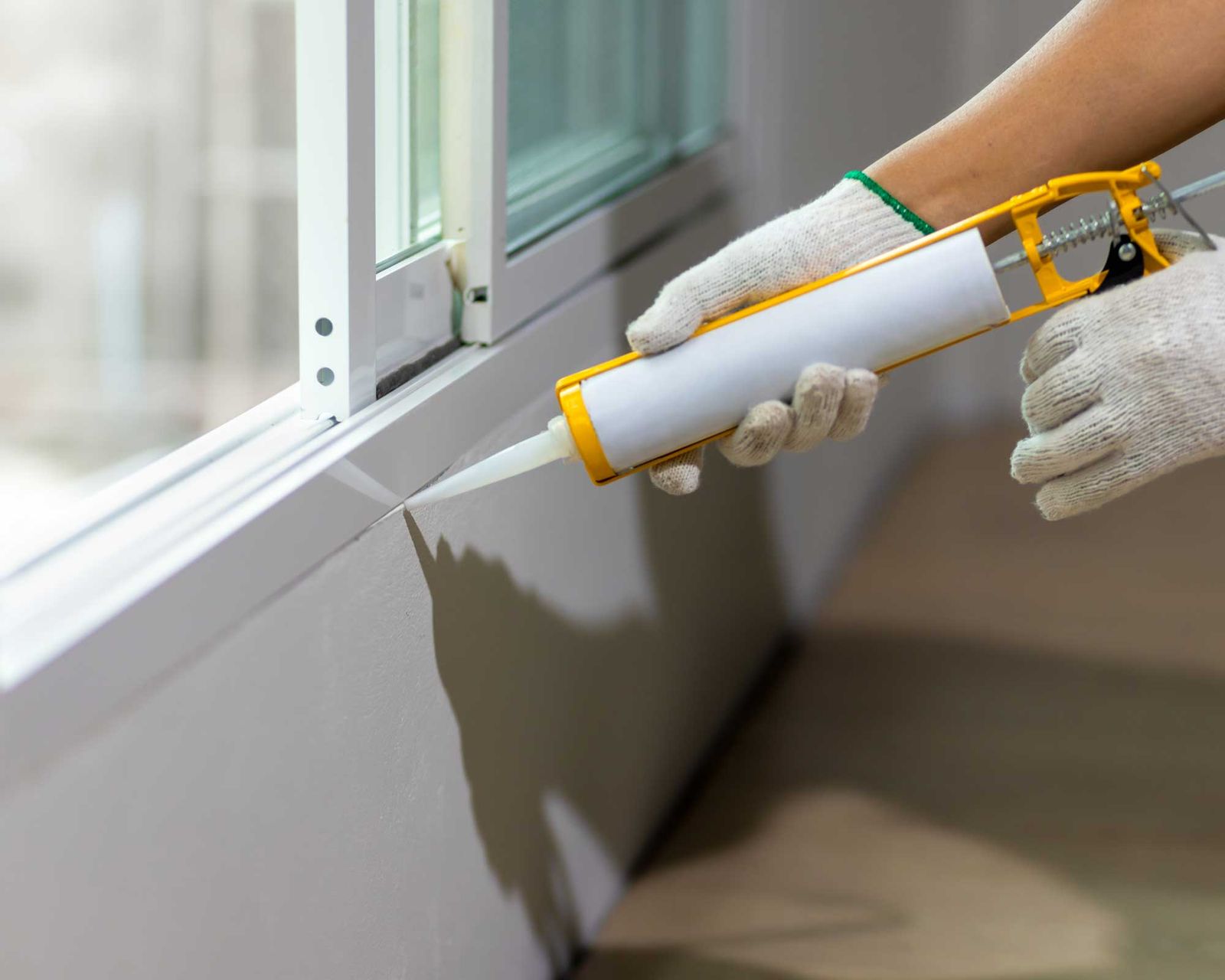 How to keep spiders out of the garage: 5 pro-approved ways | Homes and ...