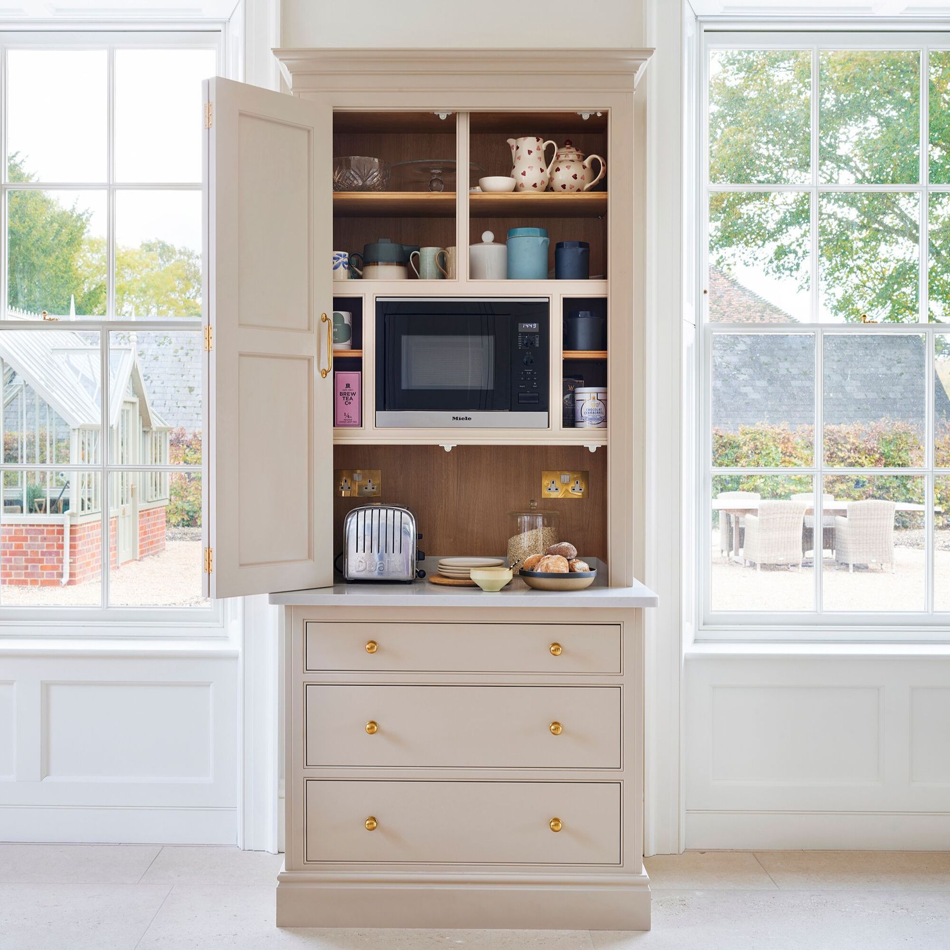 Freestanding kitchen ideas for a versatile and relaxed space | Ideal Home