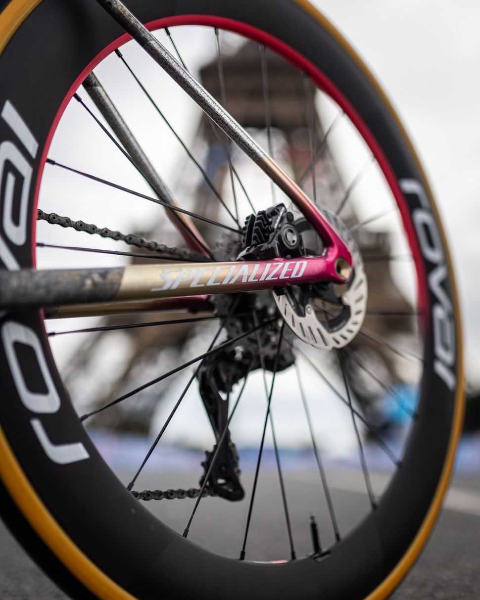 Remco Evenepoel's bike: A golden Tarmac SL8 for the double Olympic ...