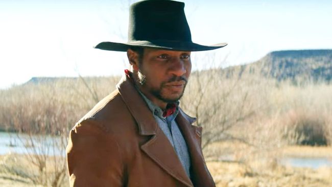 The Seven-Word Response Jonathan Majors Had After Falling Out Of A ...