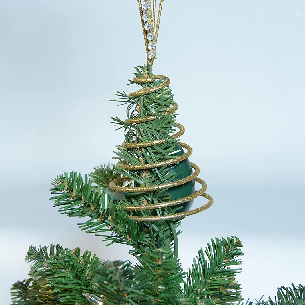 Try this decorating cheat for perfect Christmas tree toppers | Livingetc