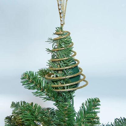 Try this decorating cheat for perfect Christmas tree toppers | Livingetc