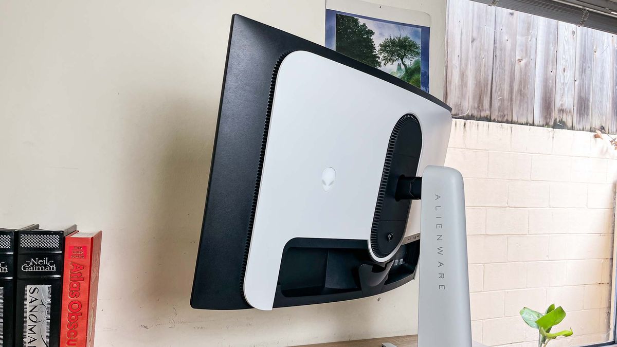 Alienware 32 QD-OLED review: Speed and style in one stunning curved ...