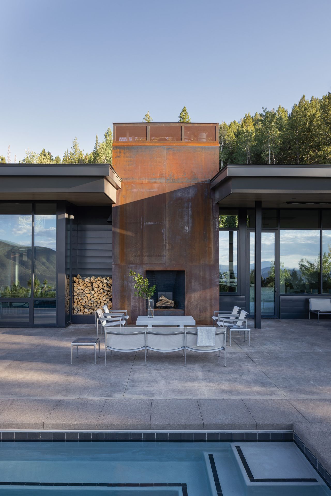 Tour this quietly elegant Aspen house which interlinks art and nature ...