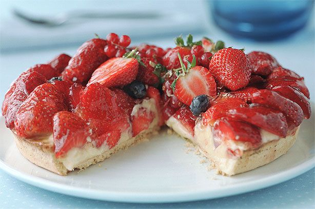 Strawberry flan | British Recipes | GoodtoKnow