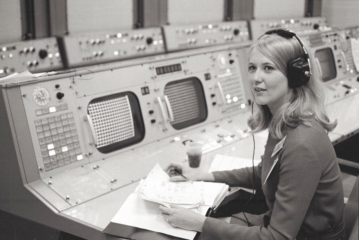 NASA marks moon landing anniversary by dedicating building to 'women of ...