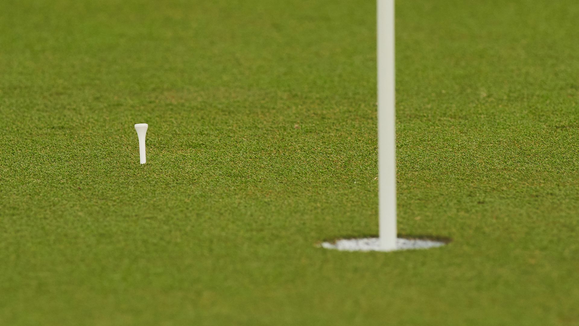 Is It Legal To Mark Your Ball With A Tee? | Golf Monthly