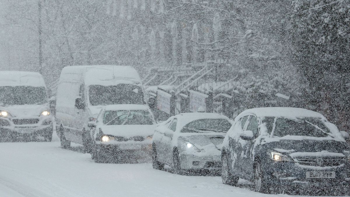 Loud snow in Edinburgh sparks bomb fears | The Week