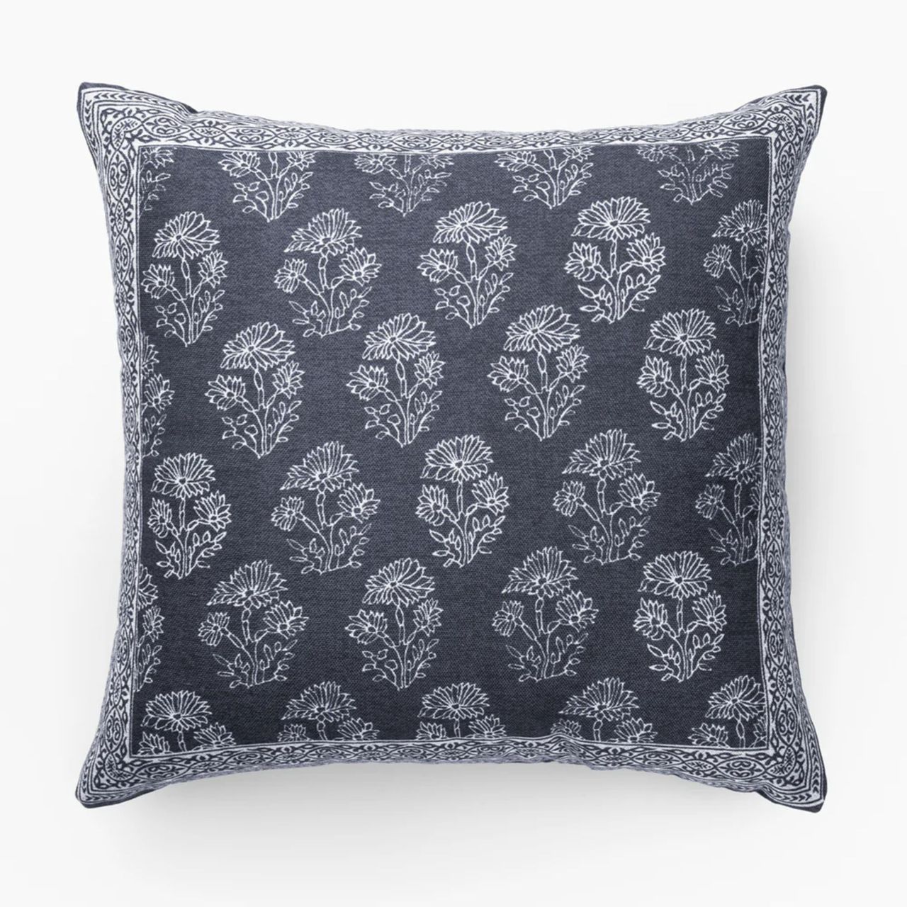 Find the best throw pillow colors for every shade of sofa | Homes and ...