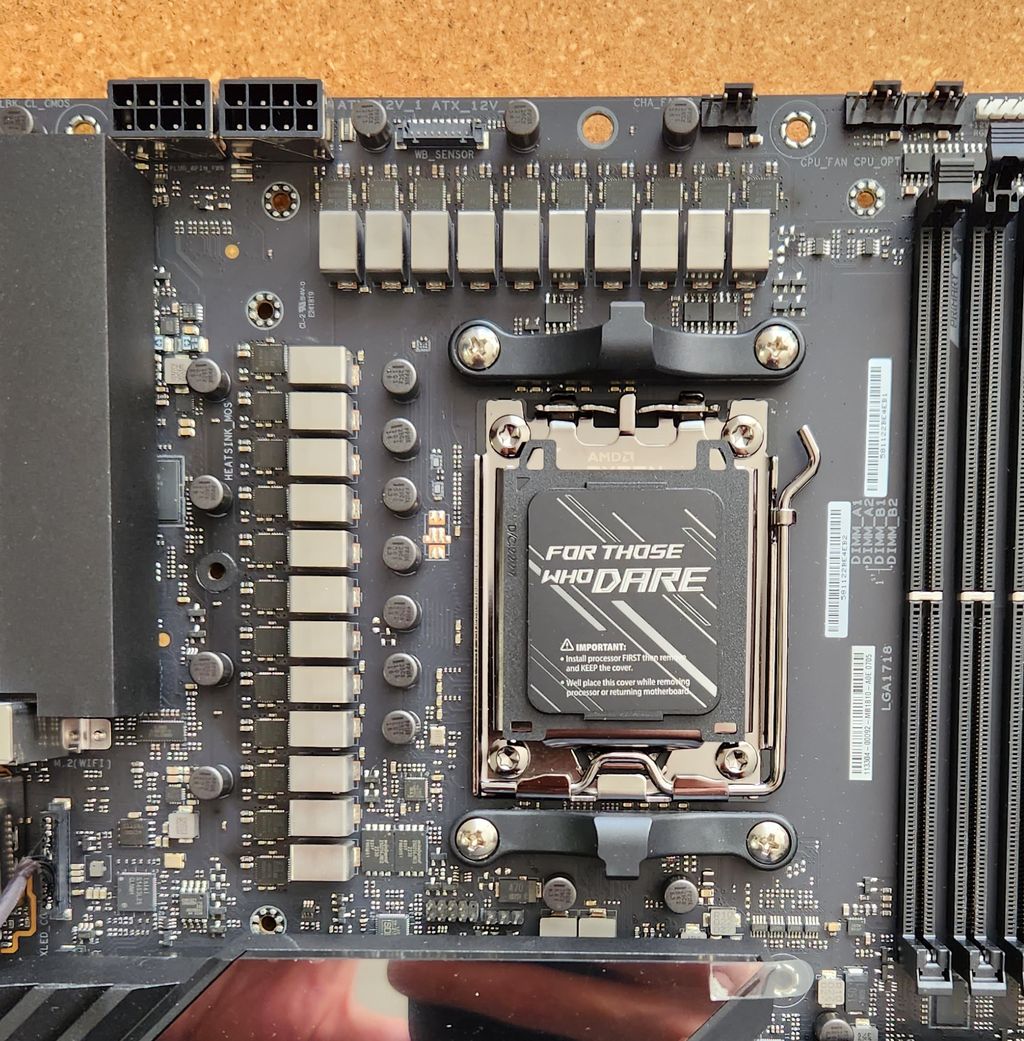 Asus ROG Crosshair X670E Extreme: Specs and Features - Battle of the ...