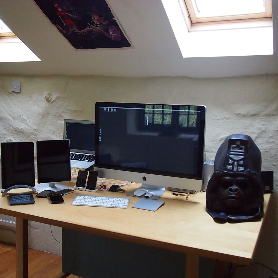 20 leading web designers' desks for your inspiration | Creative Bloq