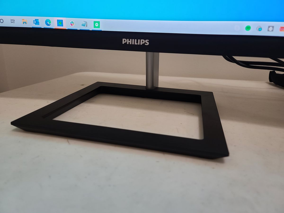 Phillips 328E1CA Review: Colorful, Feature-full | Tom's Hardware