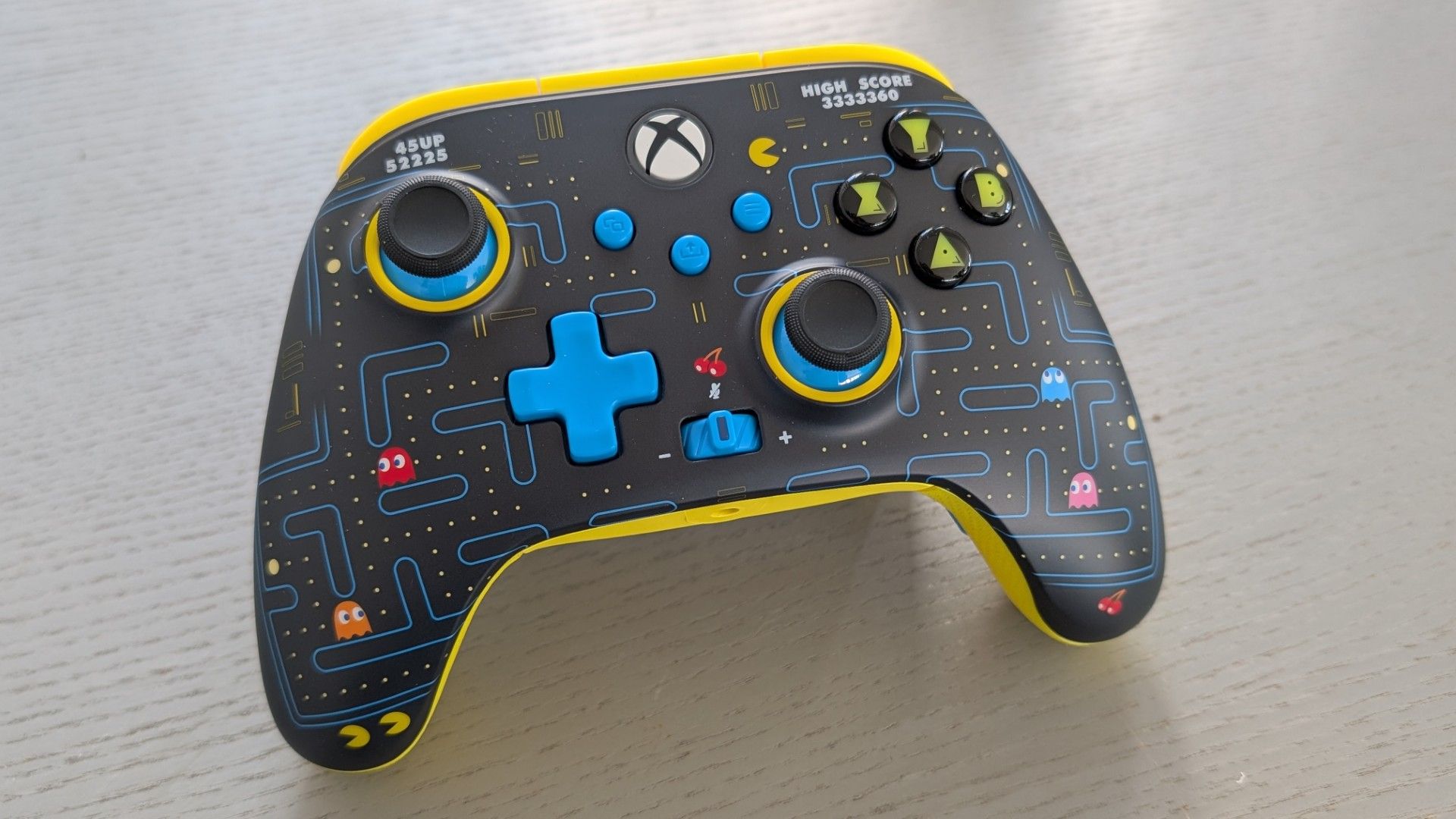 I love the look of this new PAC-MAN Xbox controller for under $100 ...