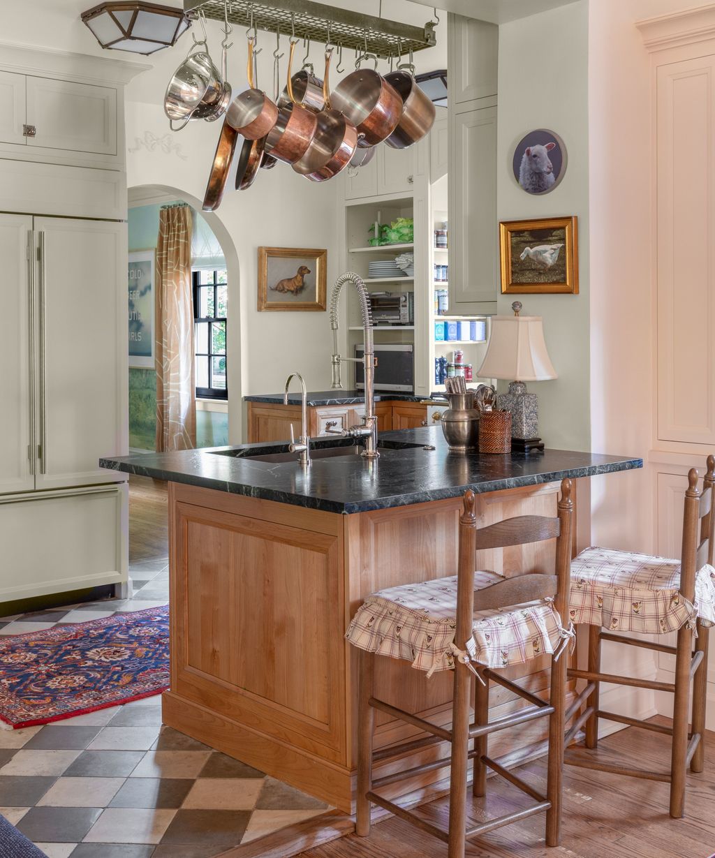 An 80s revival interior combines key US and English style | Homes and ...