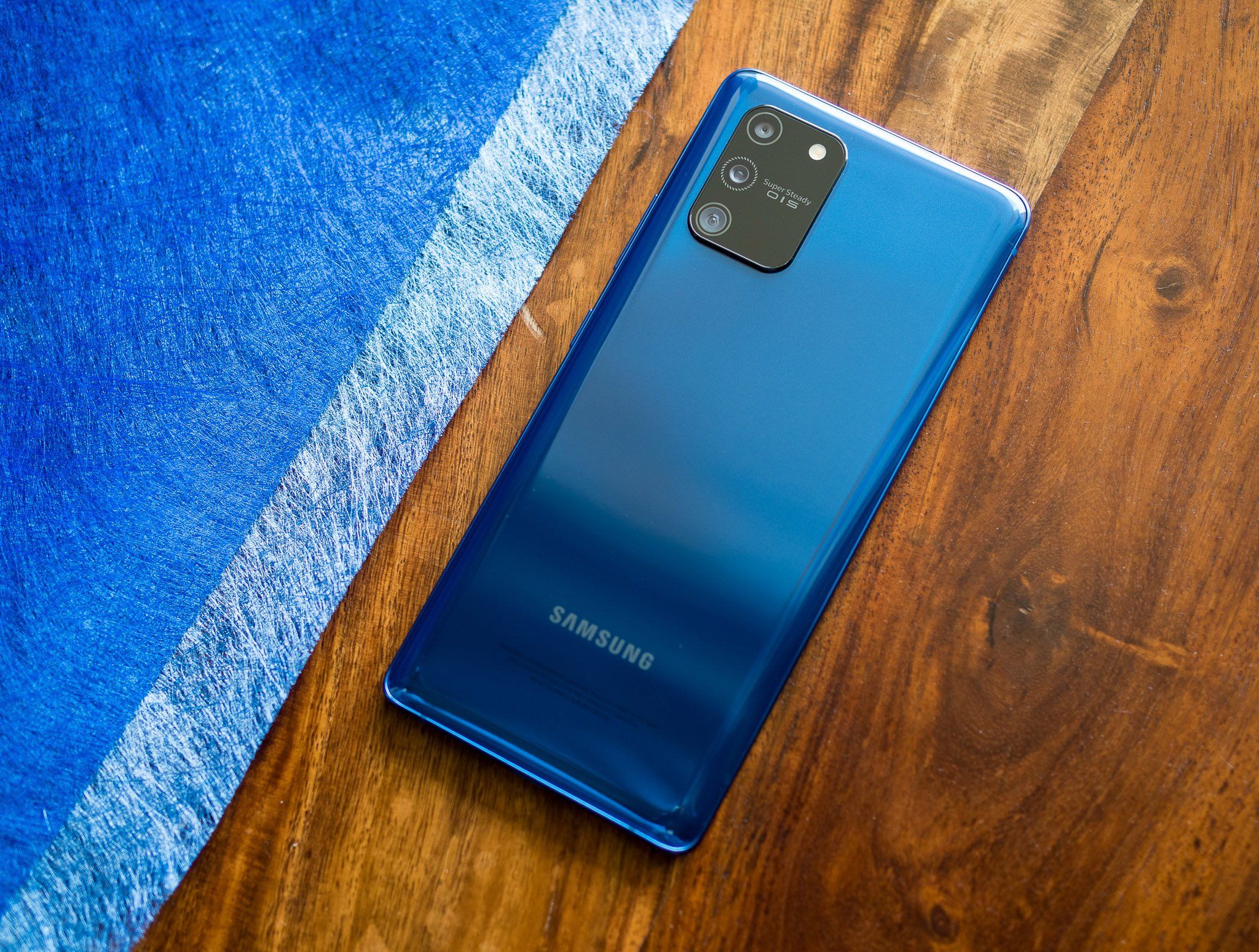 Android 13 is presumably rolling out only to one Samsung Galaxy S10 ...
