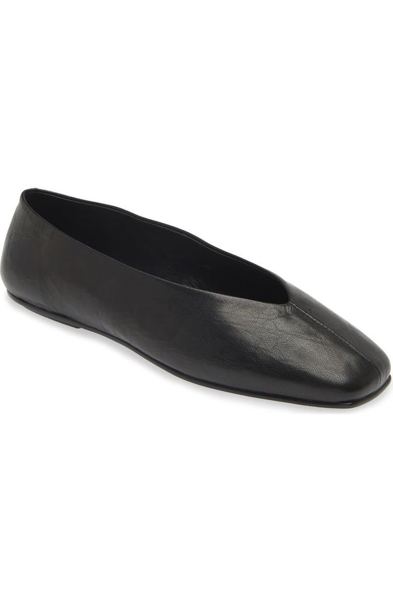 L.A. Girls Wear This Flat-Shoe Outfit Trend for Dinners Out | Who What Wear