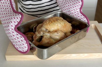 How to check if a chicken is cooked | GoodtoKnow