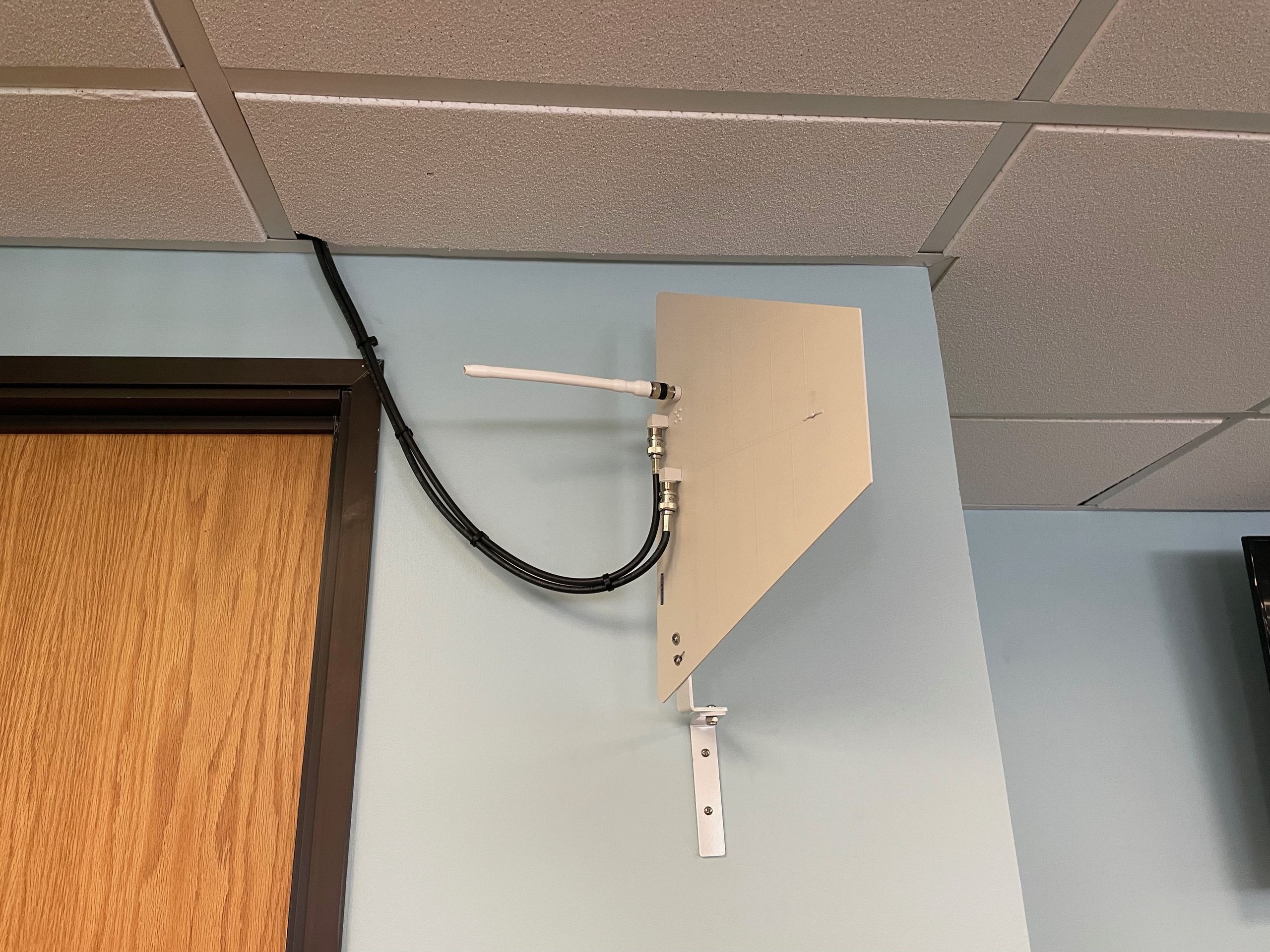 An RF Venue Diversity Fin Antenna Solves the Dropouts at L.A.-area ...