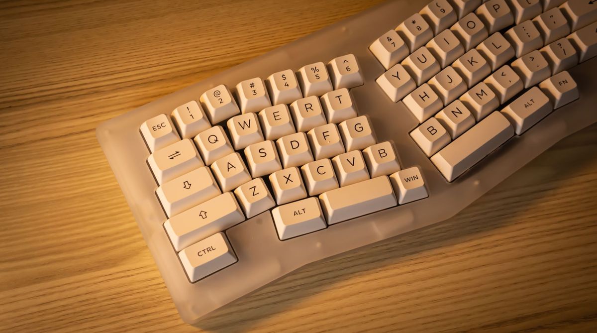 Akko ACR Pro Alice Plus Review: An Affordable Split Layout | Tom's Hardware