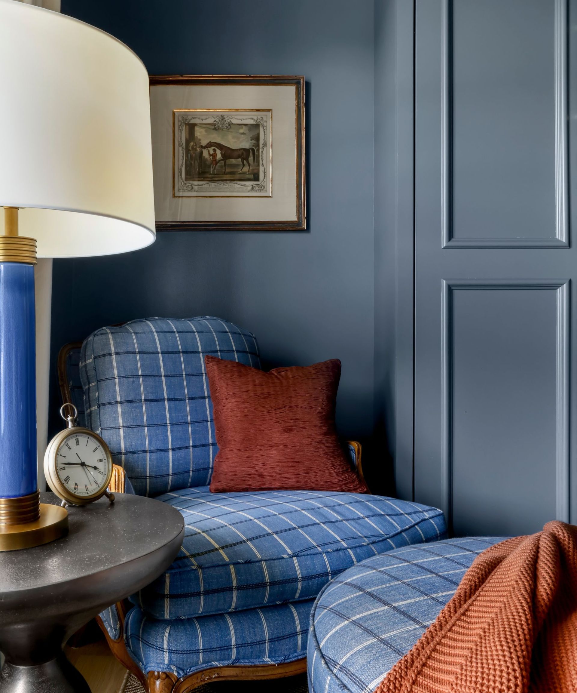 5 ways to decorate with vintage art, according to designers | Homes and ...