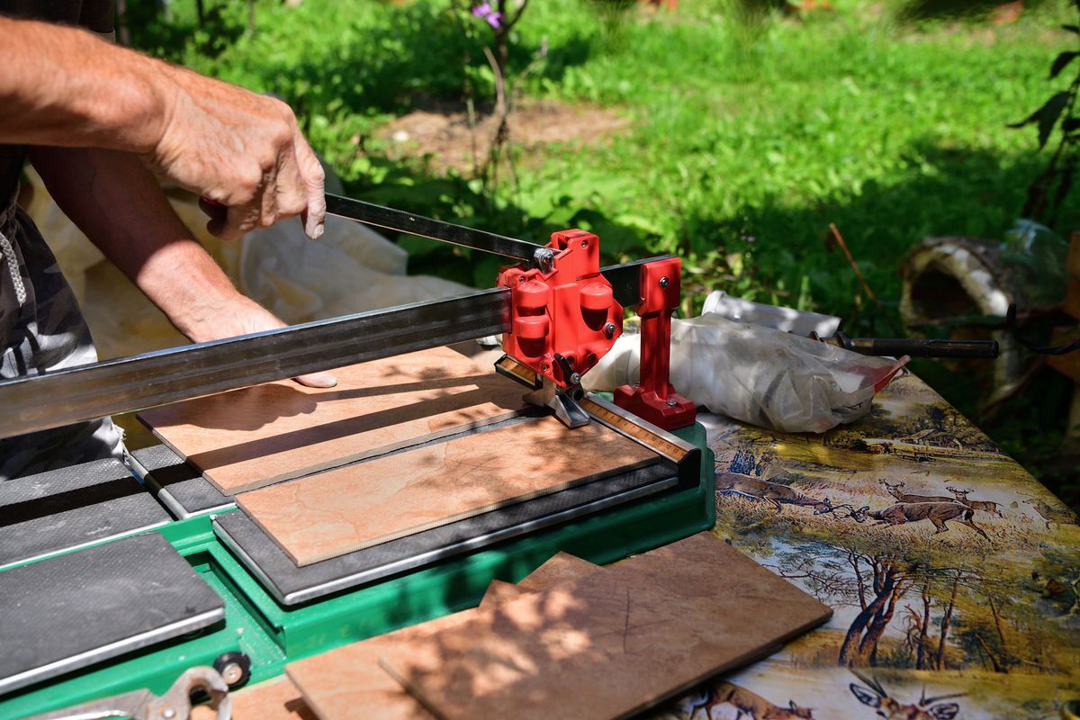 Cutting Tiles: How to Cut With Different Types of Tools | Homebuilding