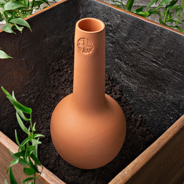 What is an olla? The centuries-old trick to help your garden | Livingetc