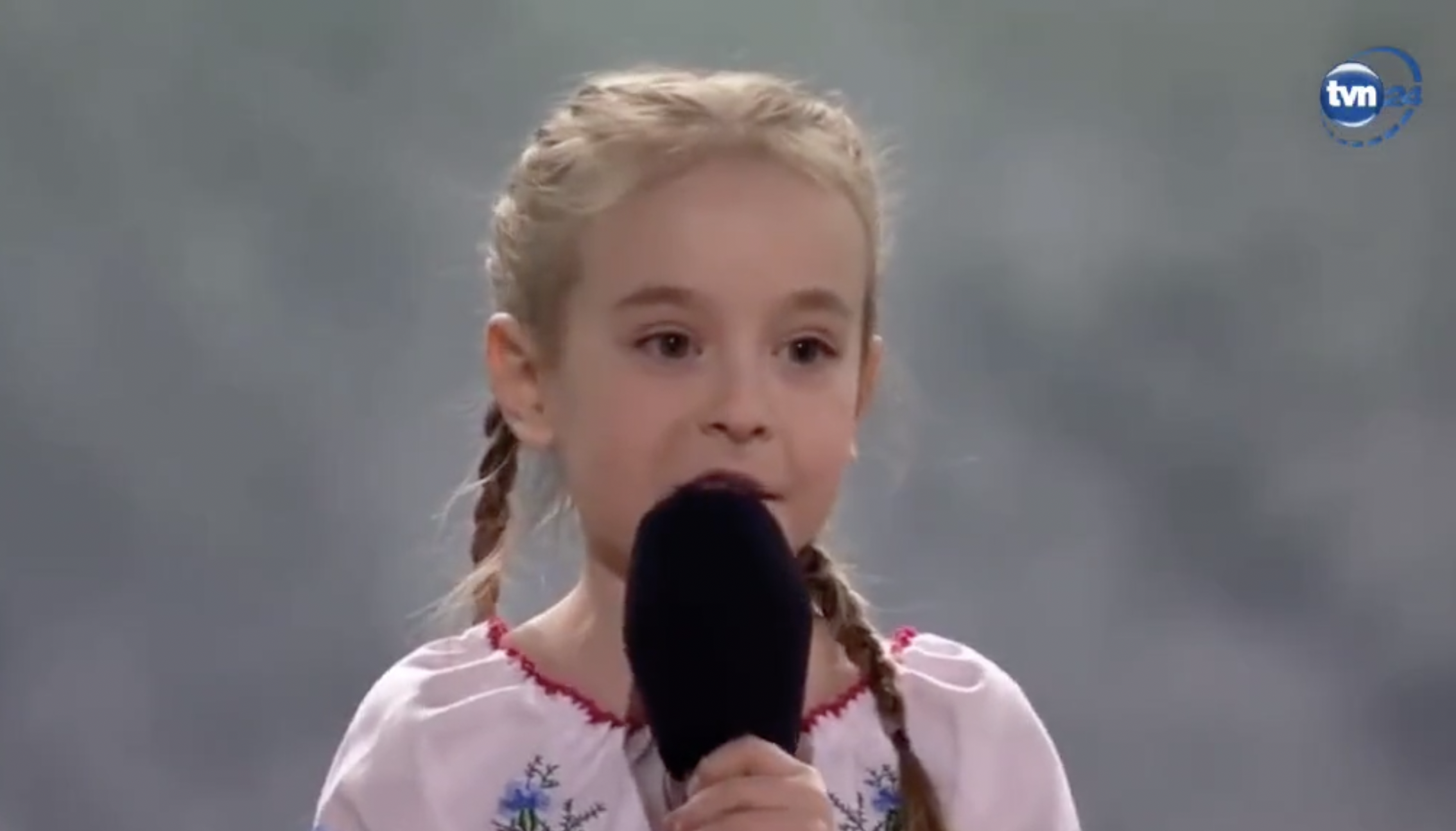 Ukrainian girl who sang 'Let It Go' in Kyiv bunker performs at charity ...