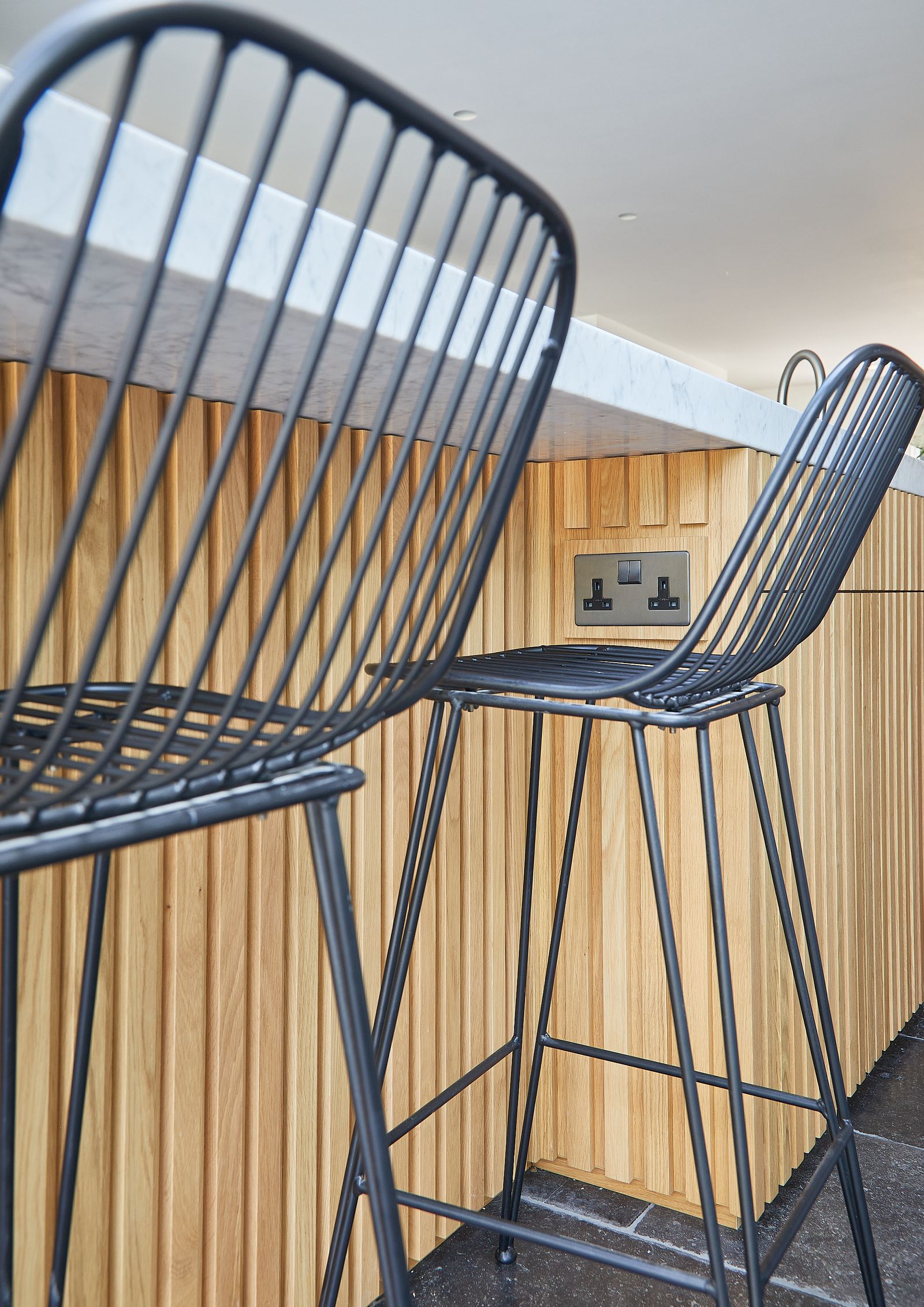 10 Genius Ways to Include Sockets in Your Kitchen Island | Livingetc