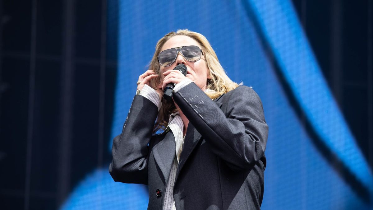 Róisín Murphy: Irish singer in puberty blockers row | The Week
