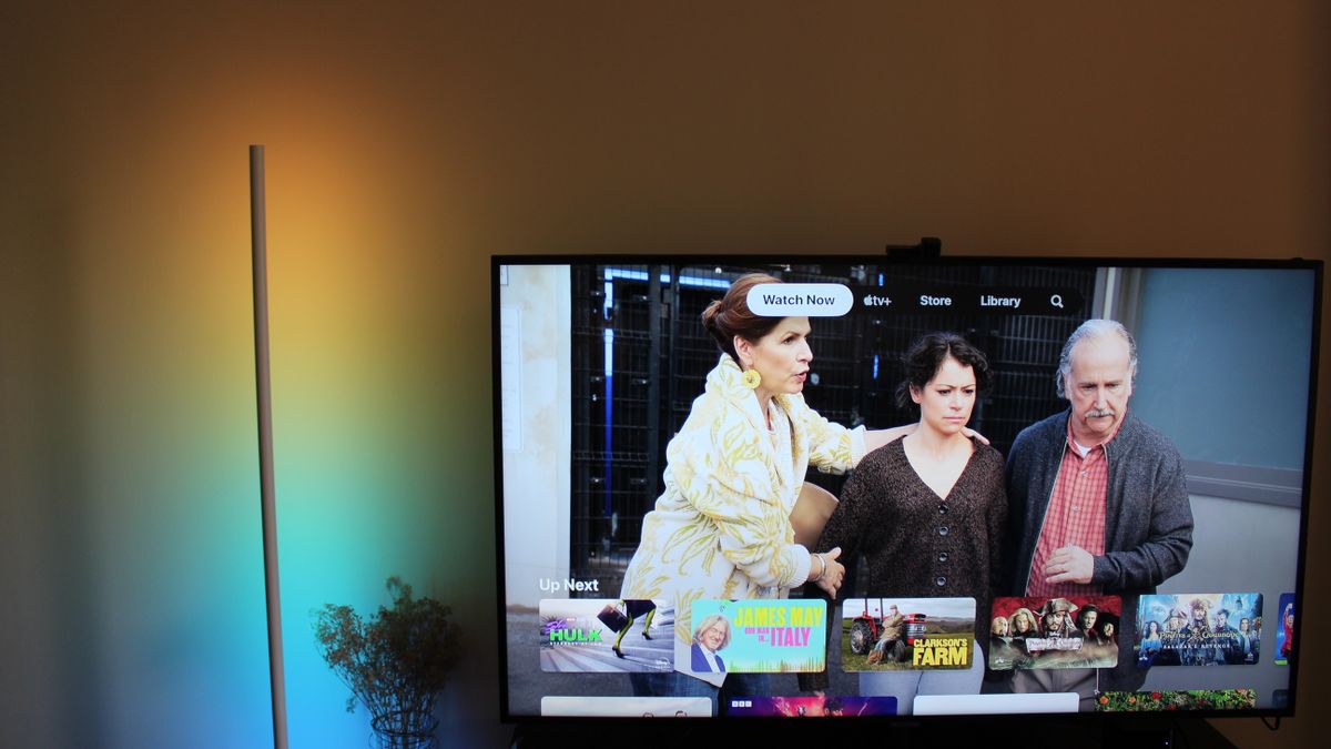 Philips Hue Signe Gradient Floor Lamp review: Four feet tall and ...