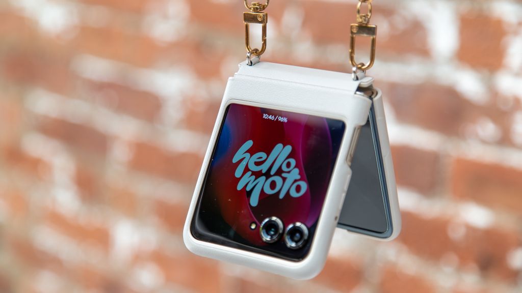 Motorola Razr 2024 review: Setting the standard at a price we love ...