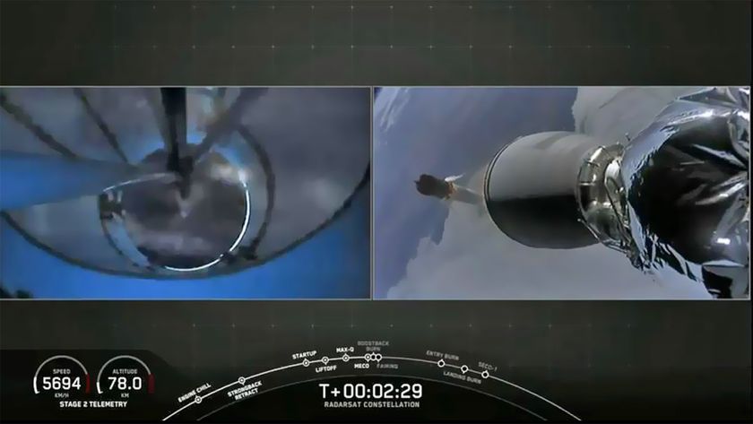 Out of the Fog: Amazing SpaceX Launch Photos of Canada's Radarsat ...