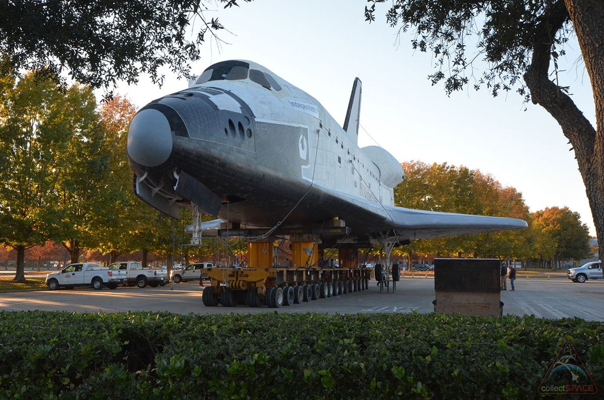 Space Shuttle Shuffle: Houston's Mock Orbiter Moved for New 2015 Attraction | Space