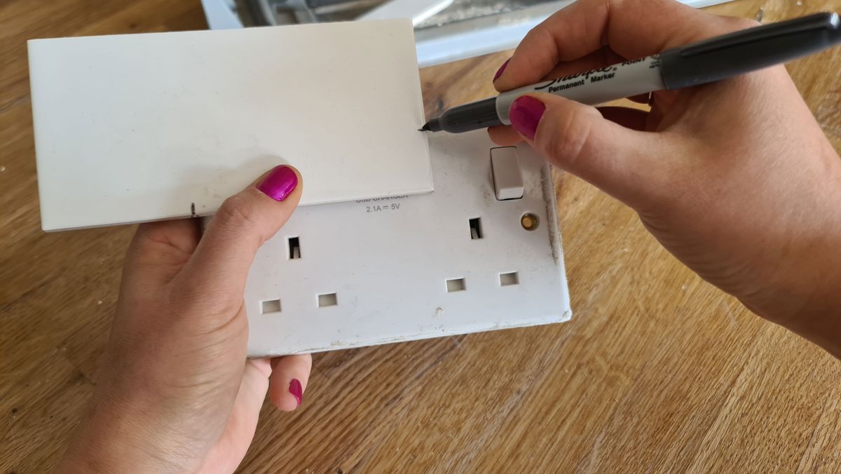 How to tile a kitchen wall: Our expert step-by-step guide | Homebuilding