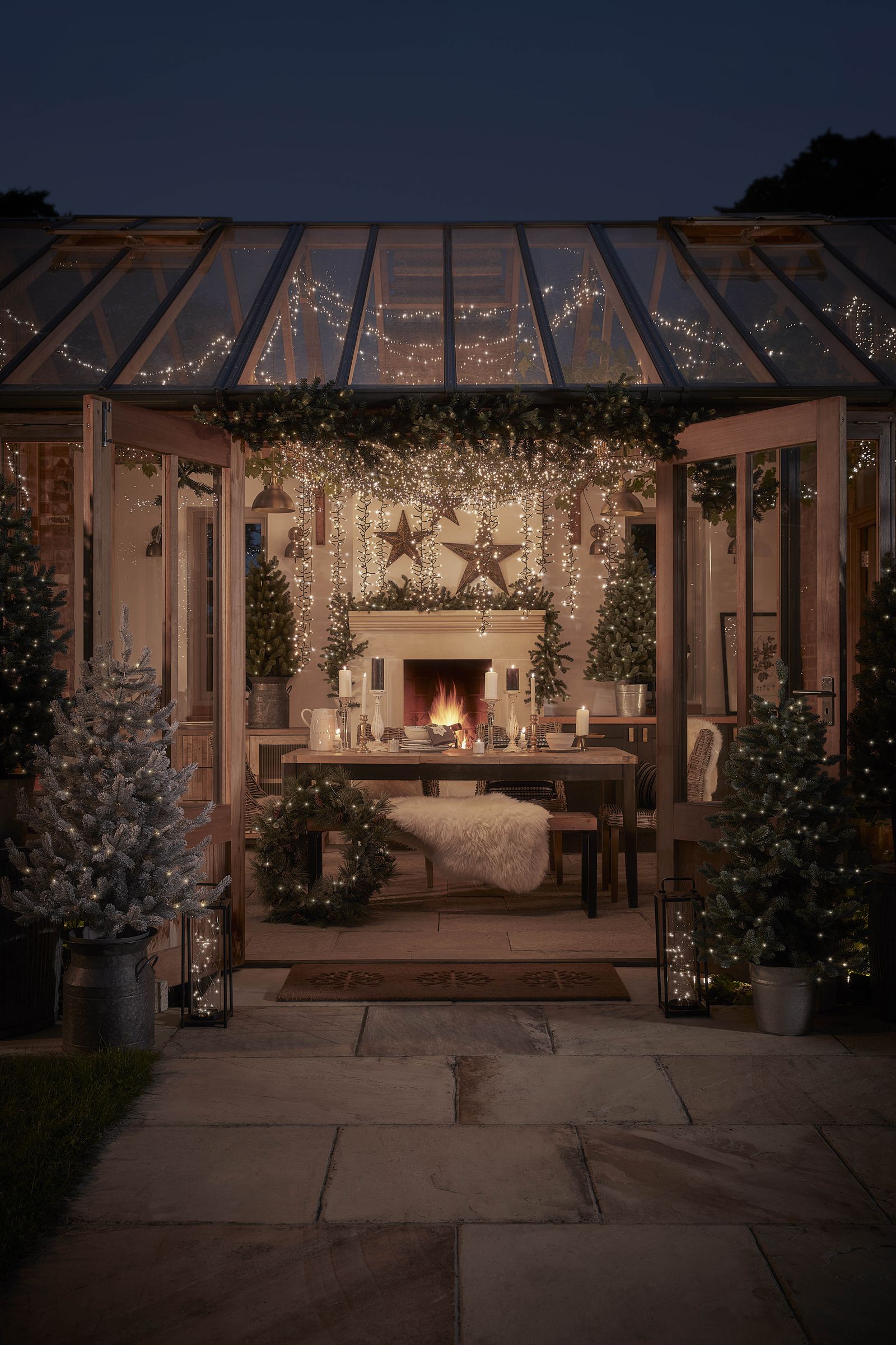 Christmas patio ideas: 10 ways to make your outdoor space festive ...