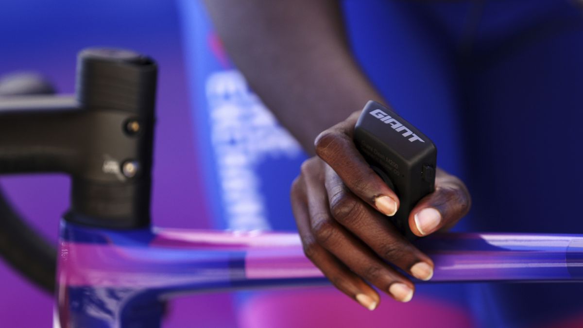 BikeExchange-Jayco using Giant-branded GPS computer that isn't* a new ...