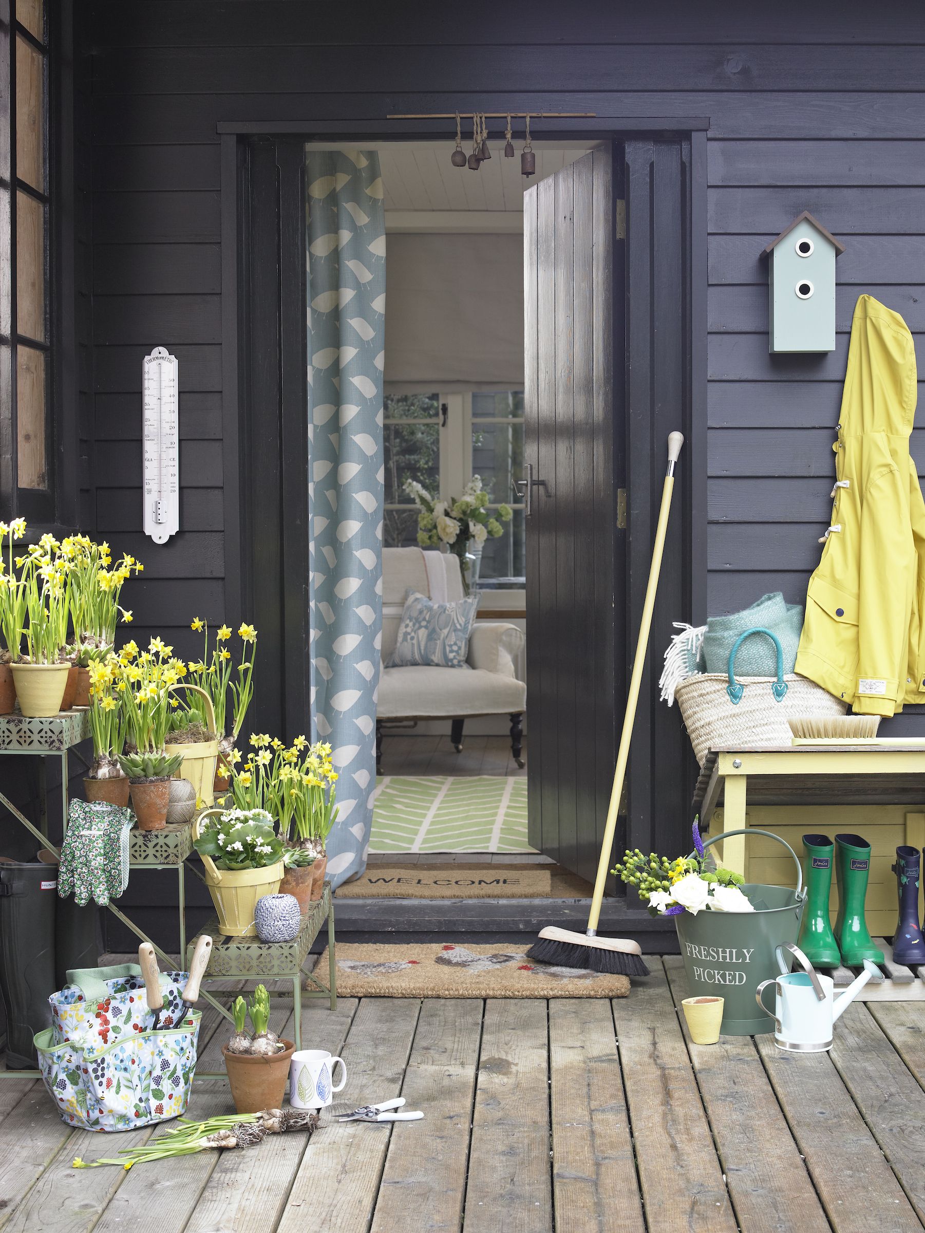 Front porch cleaning tips - how to clean a front porch | Homes and Gardens